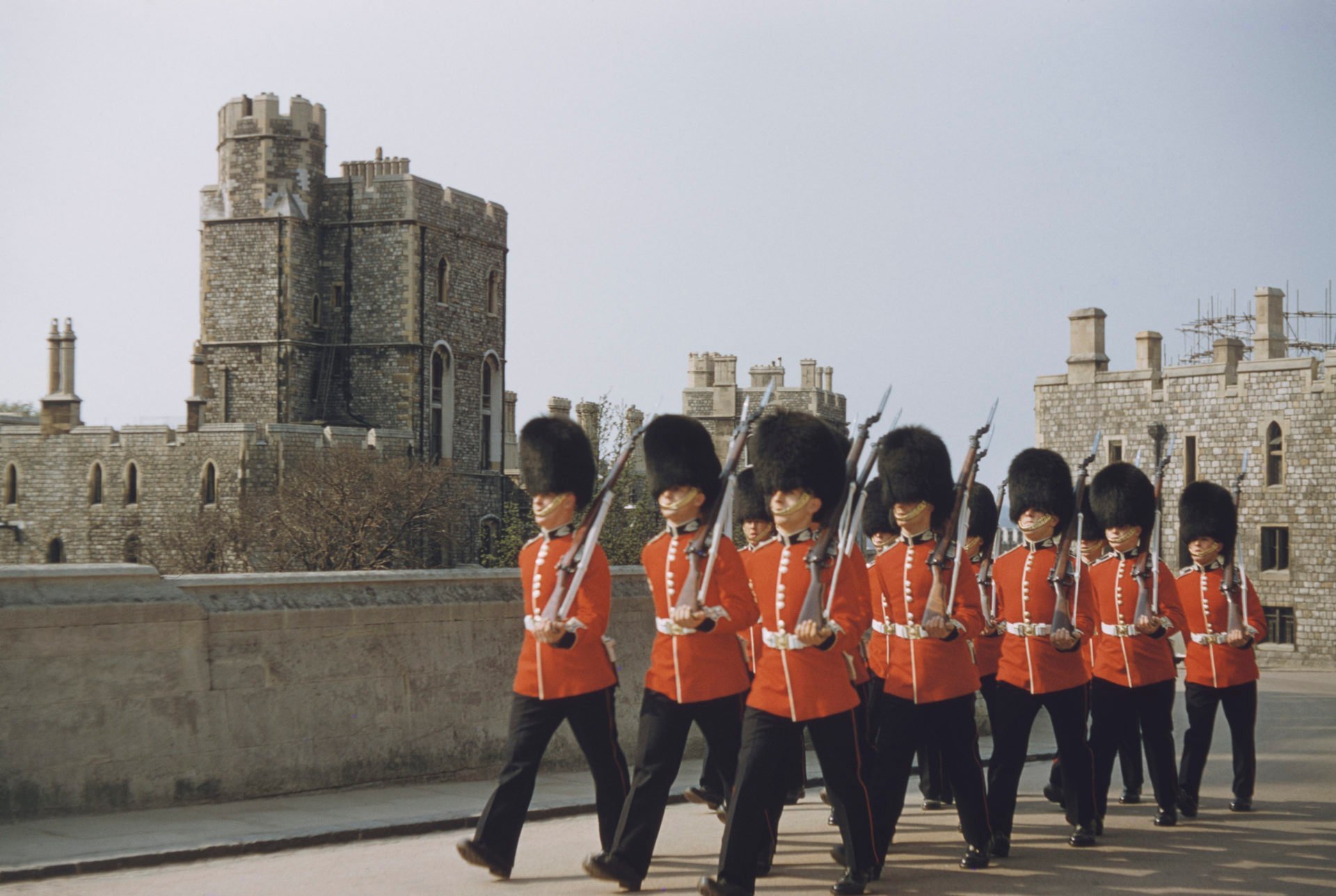 How much do the Queen’s guards get paid? Salary explored