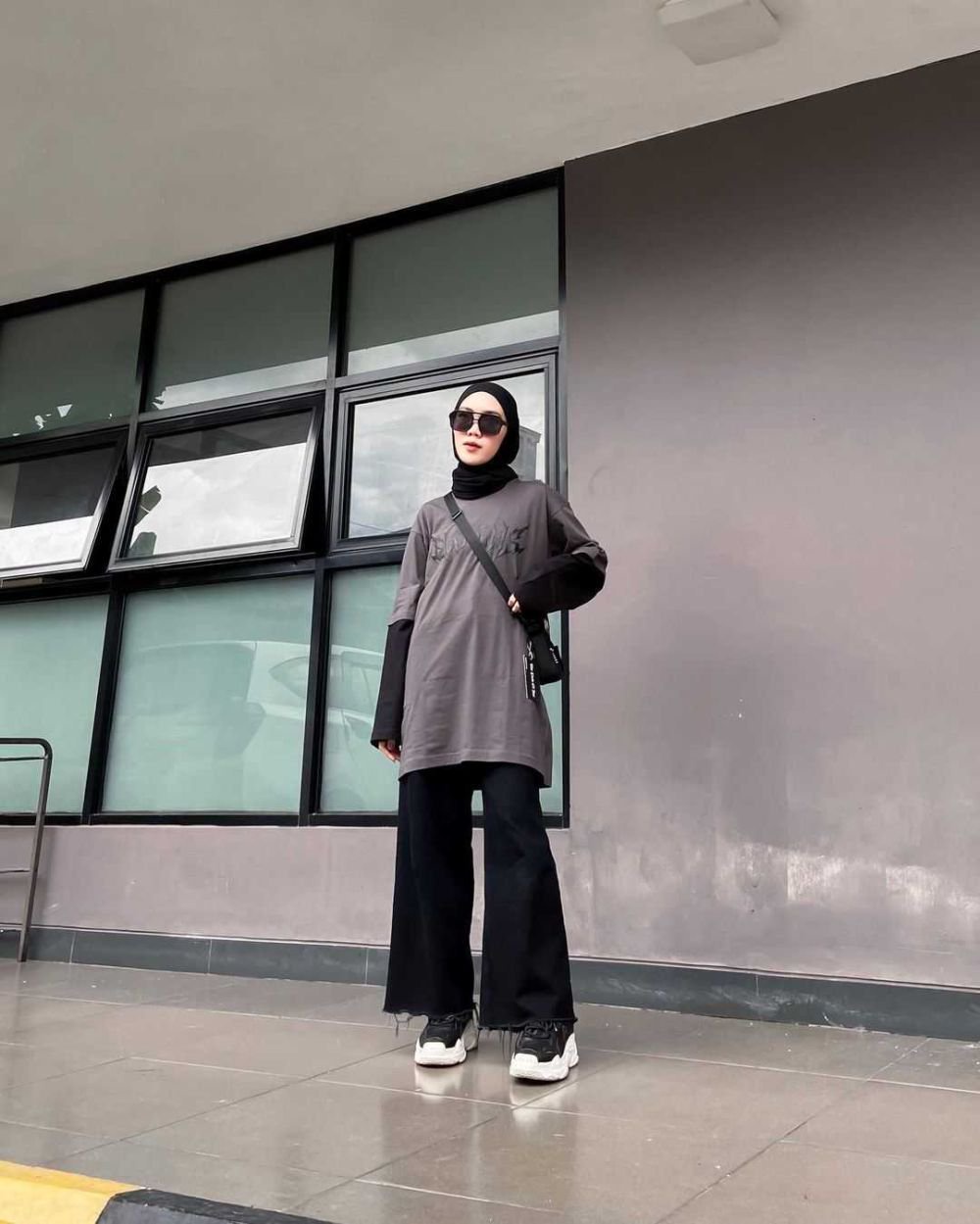 9 Inspirasi OOTD Cewek Tomboi ala Hijabers, Boyish Style! – porostimur.com