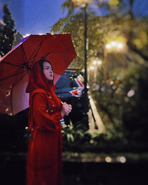 Pakai Baju Merah Amanda Manopo Tampil Hot! • SoPasti.Com