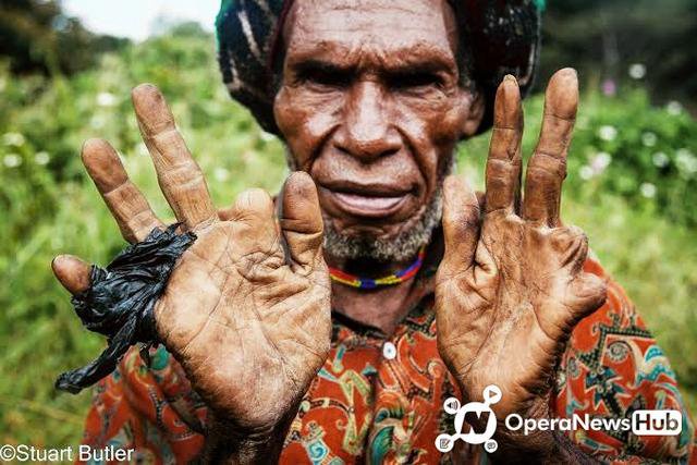 Meet the Dani Tribe, Where women cut off their fingers when a loved one ...