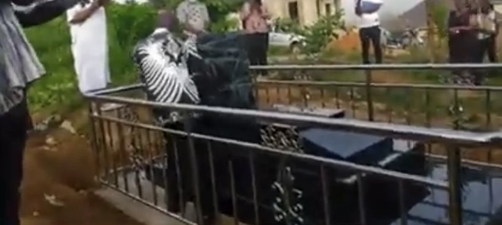 PHOTOS: Bernard Nyarko’s family visits his grave to mark 1st year of ... PHOTOS: Bernard Nyarko’s family visits his grave to mark 1st year of ...