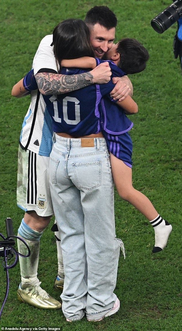 Lionel Messi and his Argentine team mates show PDA with their WAGS ...